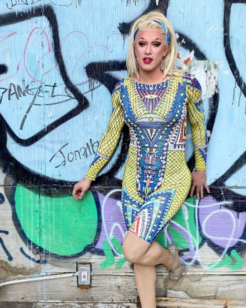 Holly Dae - See the Queens