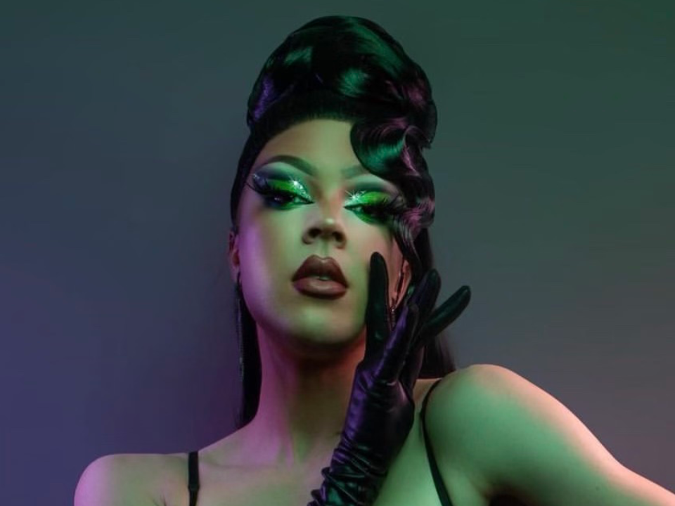 Aimee Amour - See the Queens